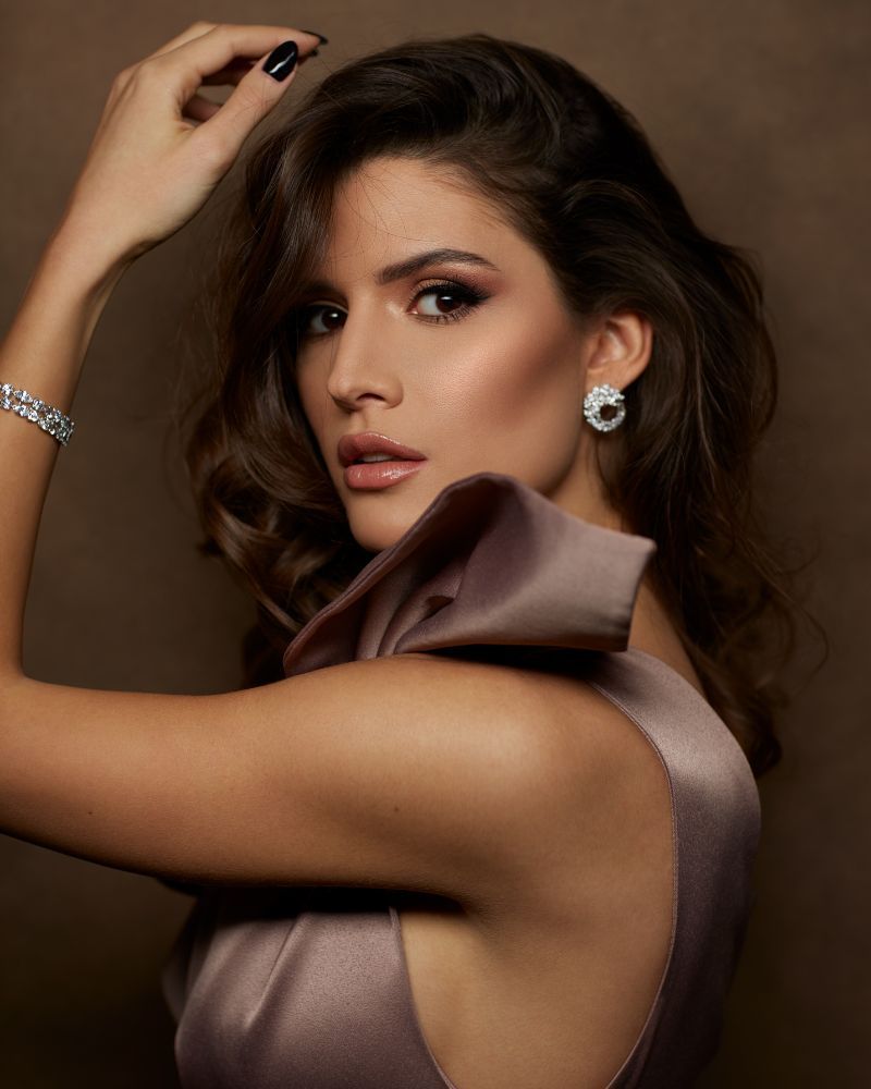Tamara Rađenović: Sopran koji glasom probija granice - Harper's BAZAAR ...